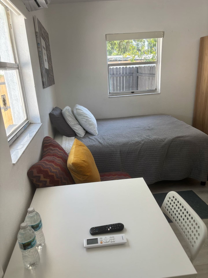 Private Studio W Parking & Patio - Tampa