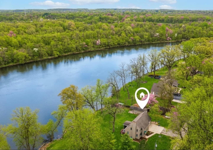 Private Riverfront Retreat: Peaceful - Fire Pit - Oswego, IL