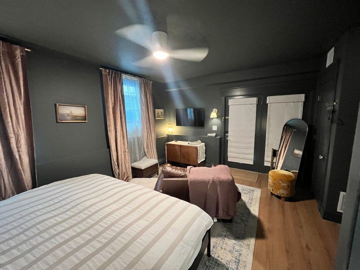 Dog-friendly Downtown Newport Studio Apartment - Newport, RI