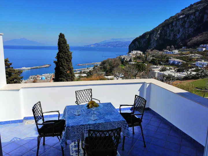 Source Avec La Terrasse - Capri