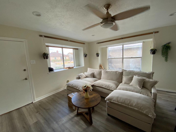 Little House In The Meadows - Universal City, TX