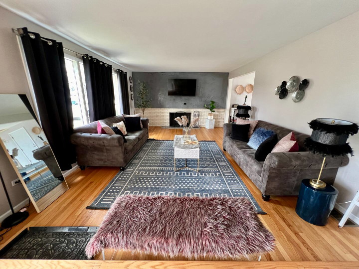 Modern Home. Near Naval Base, Six Flags And Casino - Waukegan, IL