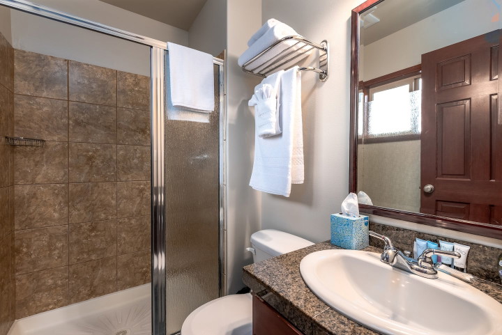 Grandview 712 Waterfront King With River View - State of Washington