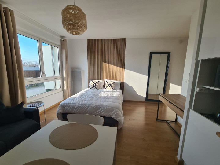 Studio Inaya Bordeaux, Tramway - Floirac