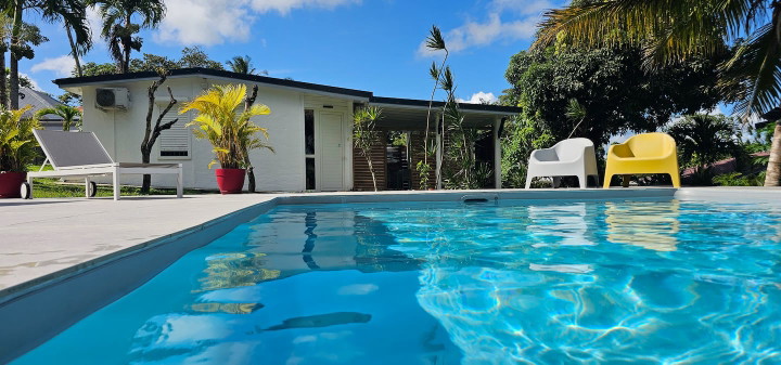 Bungalow F2 Dans Une Propriété Art Déco  Pour Adultes Uniquement - Guadeloupe