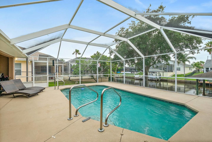 Bring Your Boat | Lift, Dock & Pool | Sleeps 10 - Palm Coast, FL