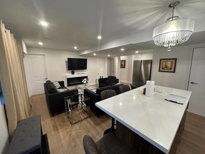Luxury Walkout Basement Suite Near Lake - Pickering