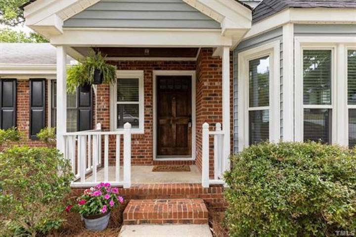 Escape To Blue Wilderness: A Stylish Townhouse - Raleigh, NC