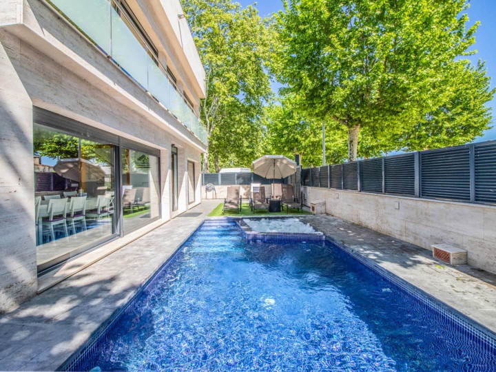 Villa De Lujo. Piscina Con Jacuzzi. - Roses