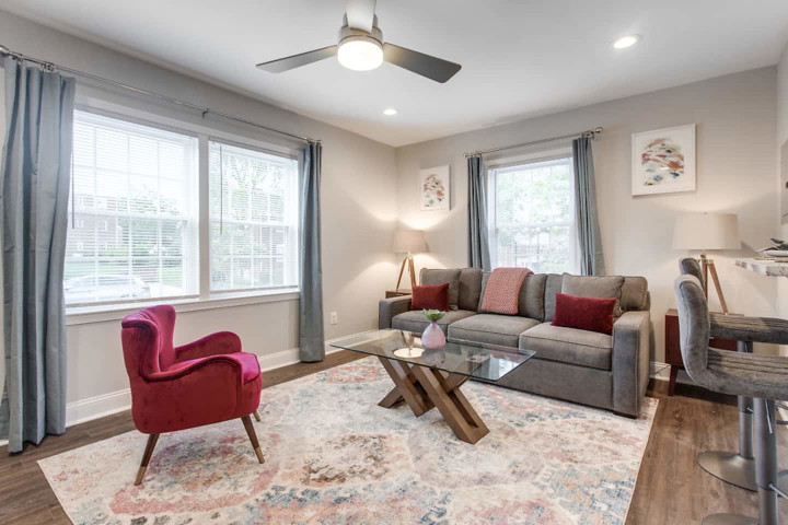 Newly Renovated & Modern 1br Condo - Unit 2 - Falls Church, VA