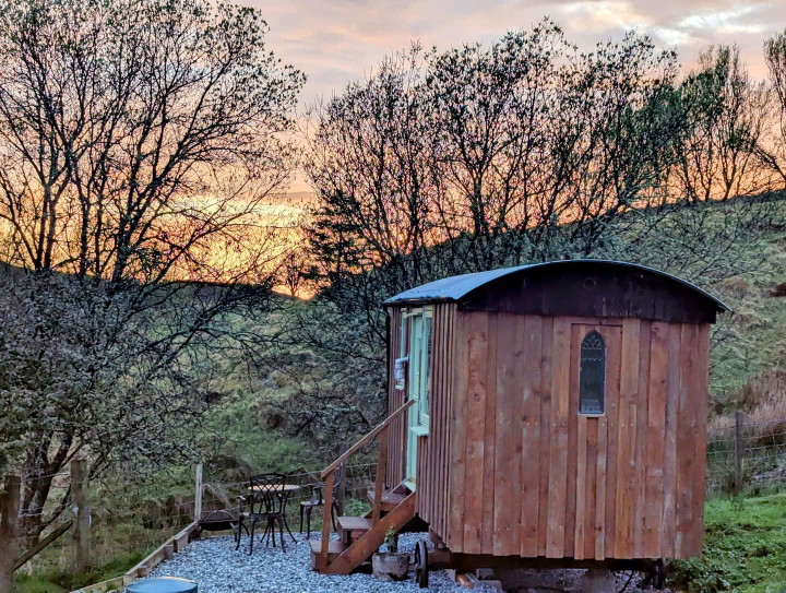 The Shepherd's Hut At 7, Drumfearn
Hi-30553-f - Skye