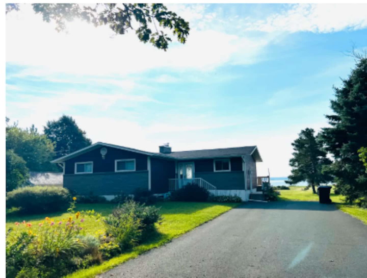 Water Front House On Youghall - Bathurst, NB