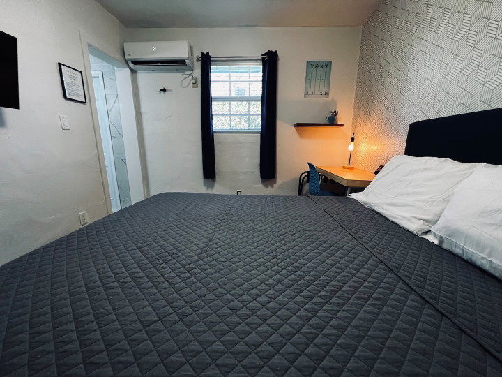 1️ Private W/ Workspace Near Airport & Wynwood - Miami