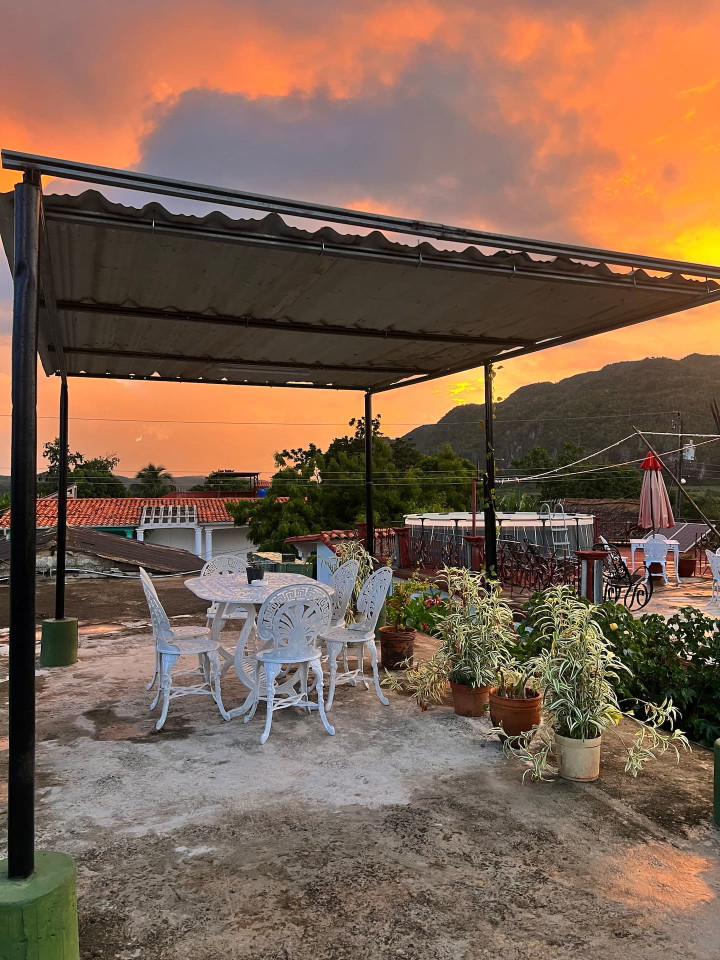 Laura And Lian: Private And Terrace Overlooking The Sunset - Vinales