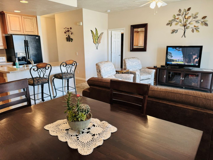 Blackjack Bungalow | 2br W/ Balcony + Free Perks - Mesquite, NV