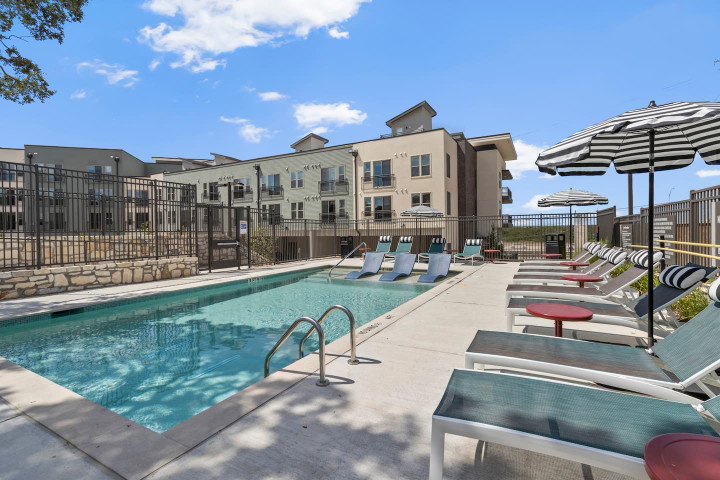 1bed 1bath Pool + Gym | Near Domain Mall + Topgolf - Austin, TX
