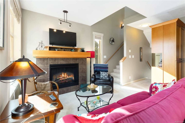 Discovery Townhouse - Pet Friendly W/ Ocean Views - Sooke
