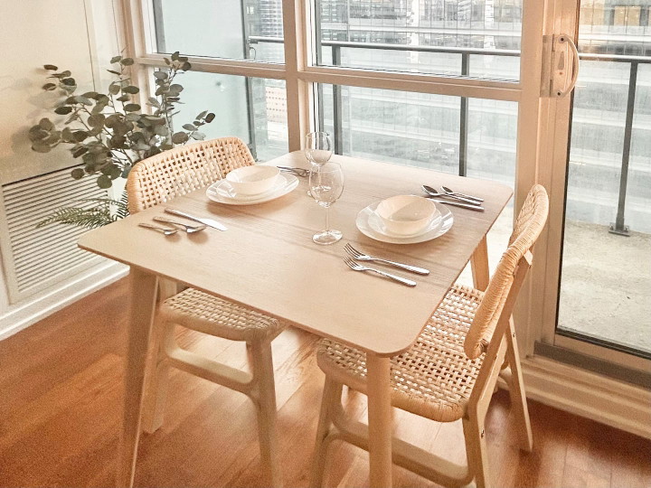 Cozy 1 Bedroom Overlooking Maple Leaf Square - 
