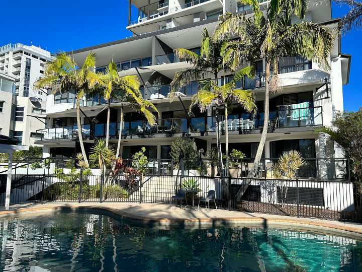 Sun And Sandy ~ Gorgeous Beach Front Location - Maroochydore