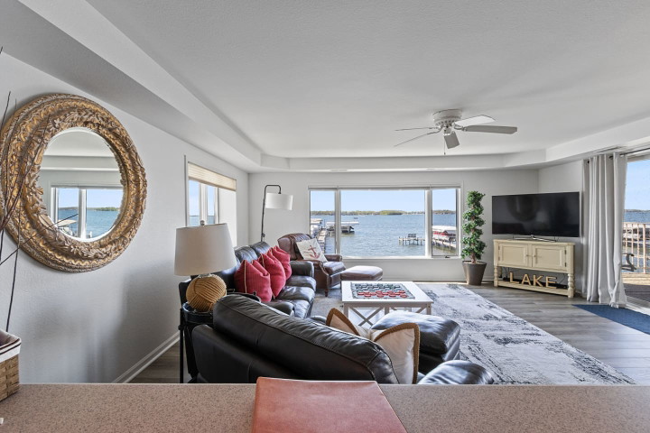 Lake Condo- Spacious 2 Bedroom, Best Lake View! - Clear Lake, IA