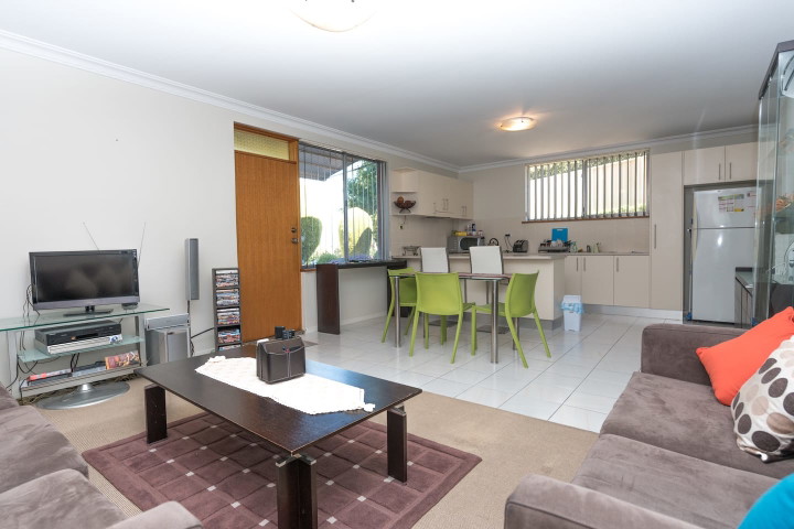 Spacious 1 Br Flat In The Belconnen Area. - Canberra