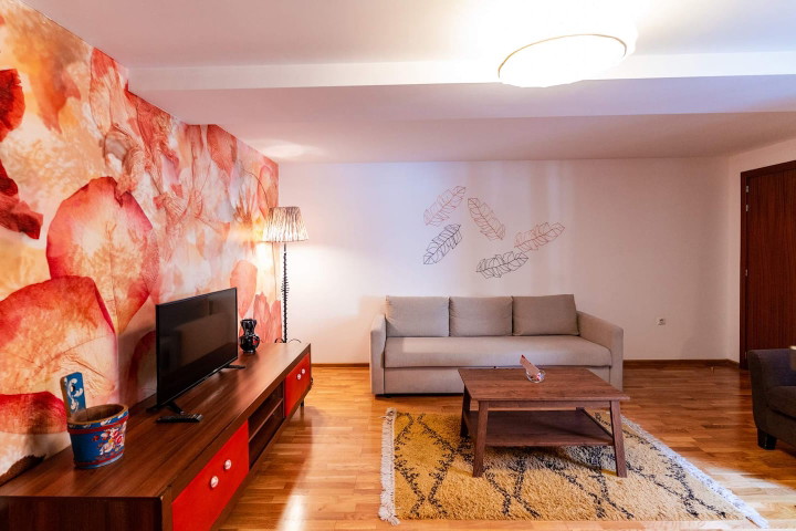 Homey Designer Flowers Apartment - Bucharest