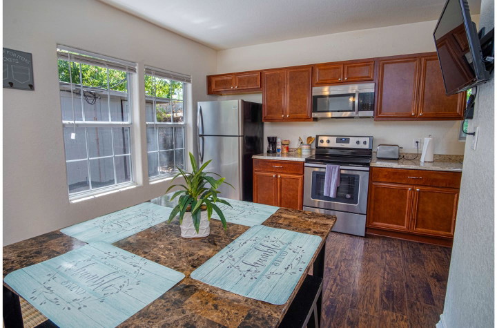 Cozy Remodeled 2br/2ba Near Downtown Sleeps 8 - Alamo Heights, TX