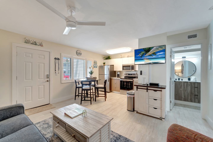 Super Clean Cozy And Quaint Steps From The Beach - Sarasota, FL