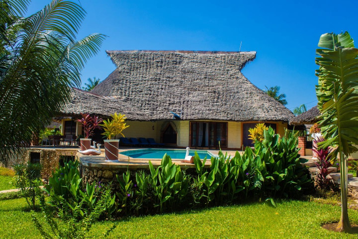 Clean Cottage With Pool Next To The Beach - Mombasa