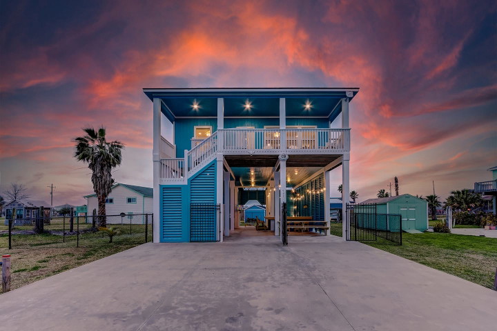 *Amazing Outdoor Space! Fun, Easy Beach Access! - Crystal Beach, TX