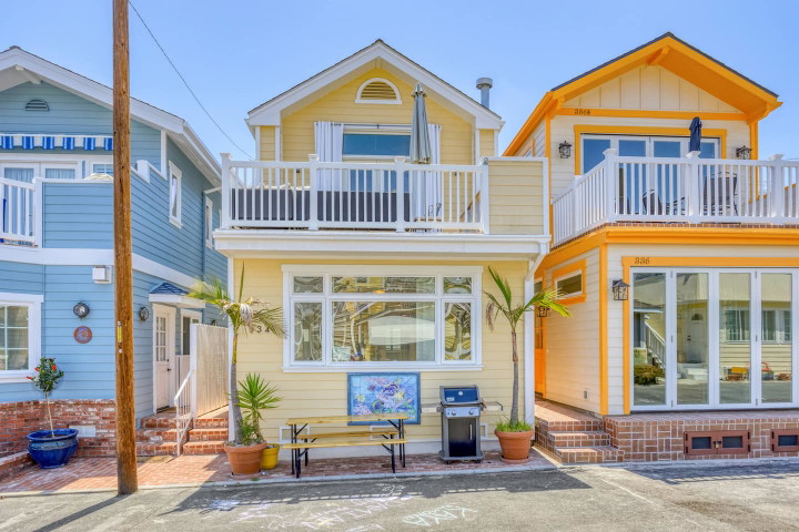 334e: Sprawling 4 Bdr House On Eucalyptus St - Avalon, CA