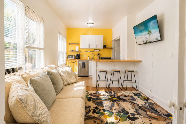Downtown St. Pete 2br | King + Queen Beds - St. Petersburg, FL