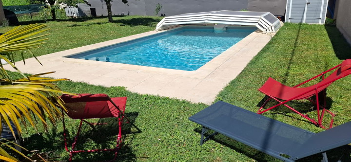 Villa Tout Confort, Piscine, Jacuzzi, Jeux - Beaurepaire
