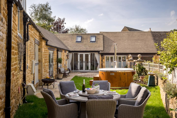 Luxury Cotswold Barn In Bourton Ow|hot Tub|village - Burford
