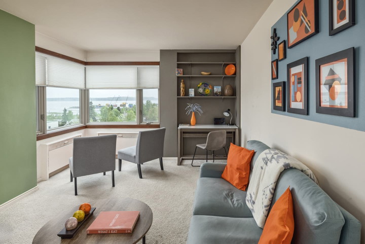 Artsy 1 Bedroom Condo With The Views To The Inlet! - Anchorage