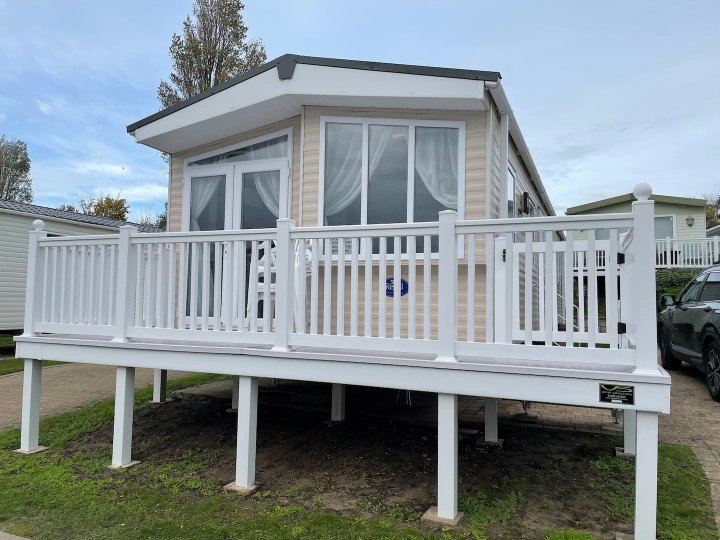 Rambling Rose Dog Friendly Caravan With Sea View - Dorset