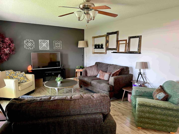 Goldie Park Upper Suite - Medicine Hat