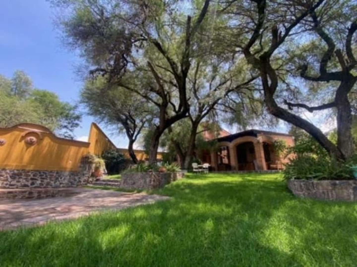 Country House With Beautiful Garden - Tequisquiapan