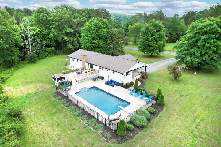 The Old Home Place | Pool & Hot Tub | 15 Guests - Tennessee