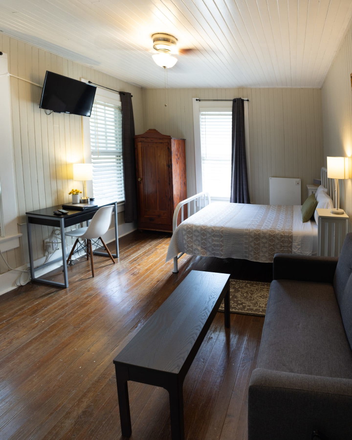 Pool Cottage In Historic Old Town Beaumont - Beaumont, TX