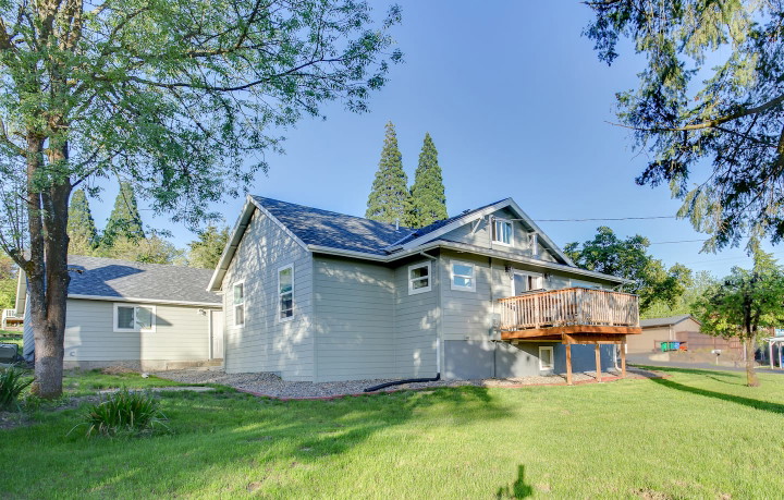 Oak Grove Getaway Retreat - Lake Oswego, OR
