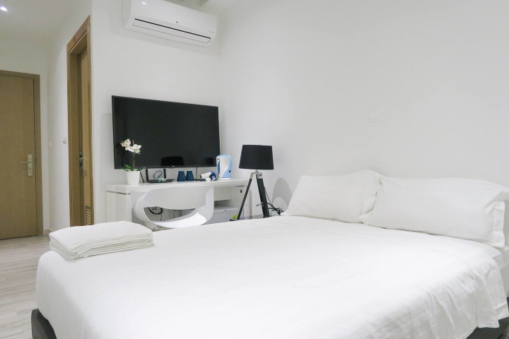 Centrally Located Studio Apt @ Somerset/orch. Area - Singapore