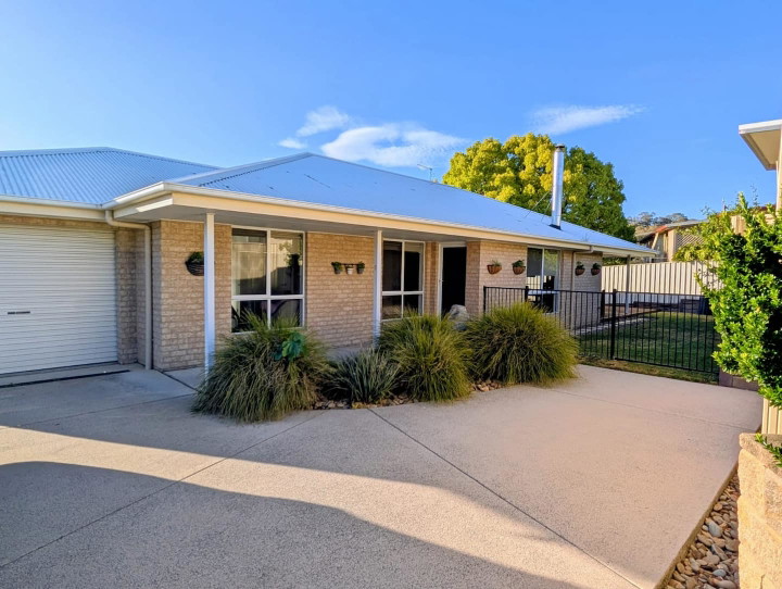 House Of Lésroy 3br King Queen Double + Single - Albury