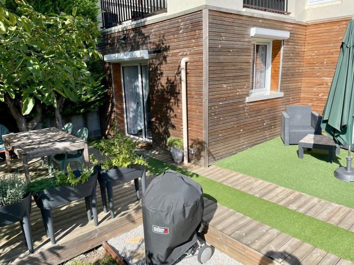 Appartement Rdc Dans Pavillon, Jardin, Home Cinéma - Lieusaint