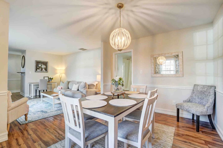 Home In The Woods: Dogs, King Beds, Fire Pit! - Charlotte
