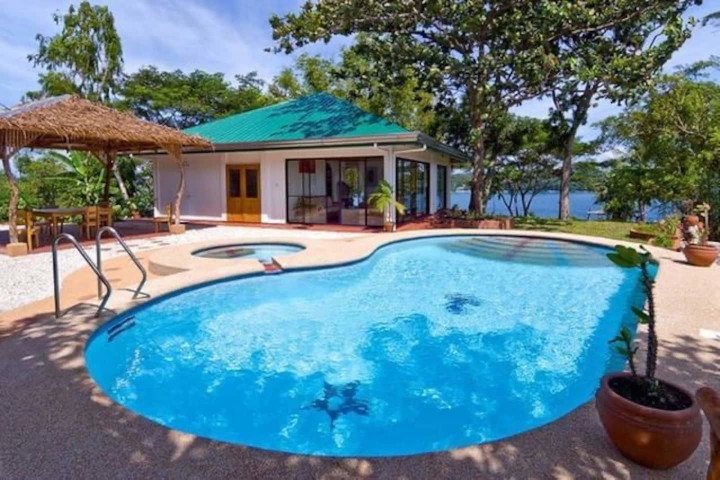 Villa With A Pool At Punta Del Este - Puerto Galera