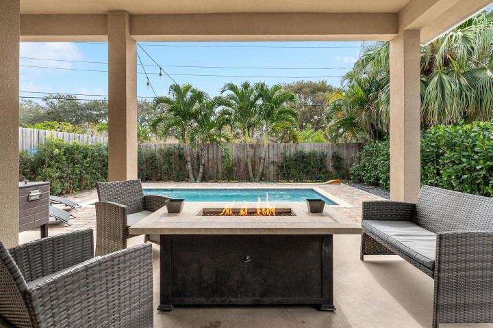 Pool House · Arcade Games + Fire Pit - Fort Lauderdale