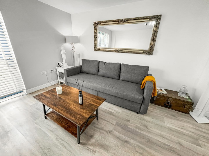 Athenian Retreat - Chingford