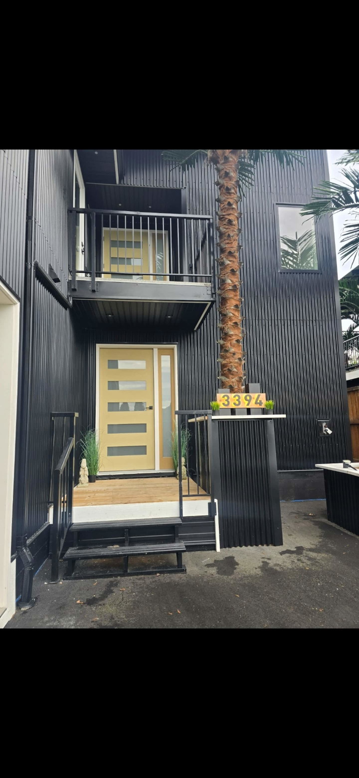Relaxing Cheerful Modern Home - Duncan