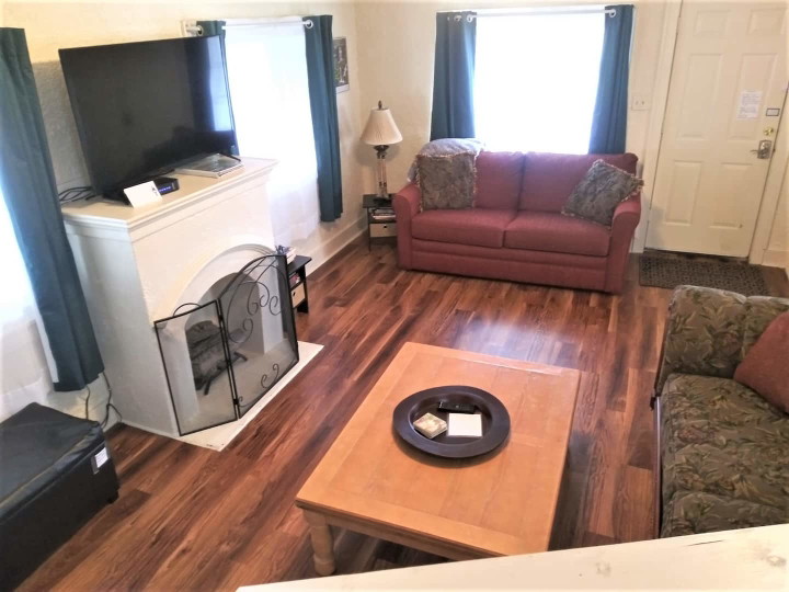 Heart Of The Falls! Cozy For 2, Spacious For 8 - Akron